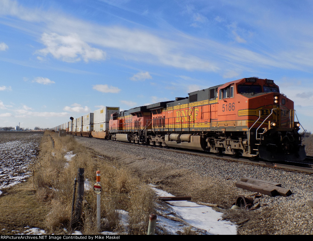 BNSF 5186